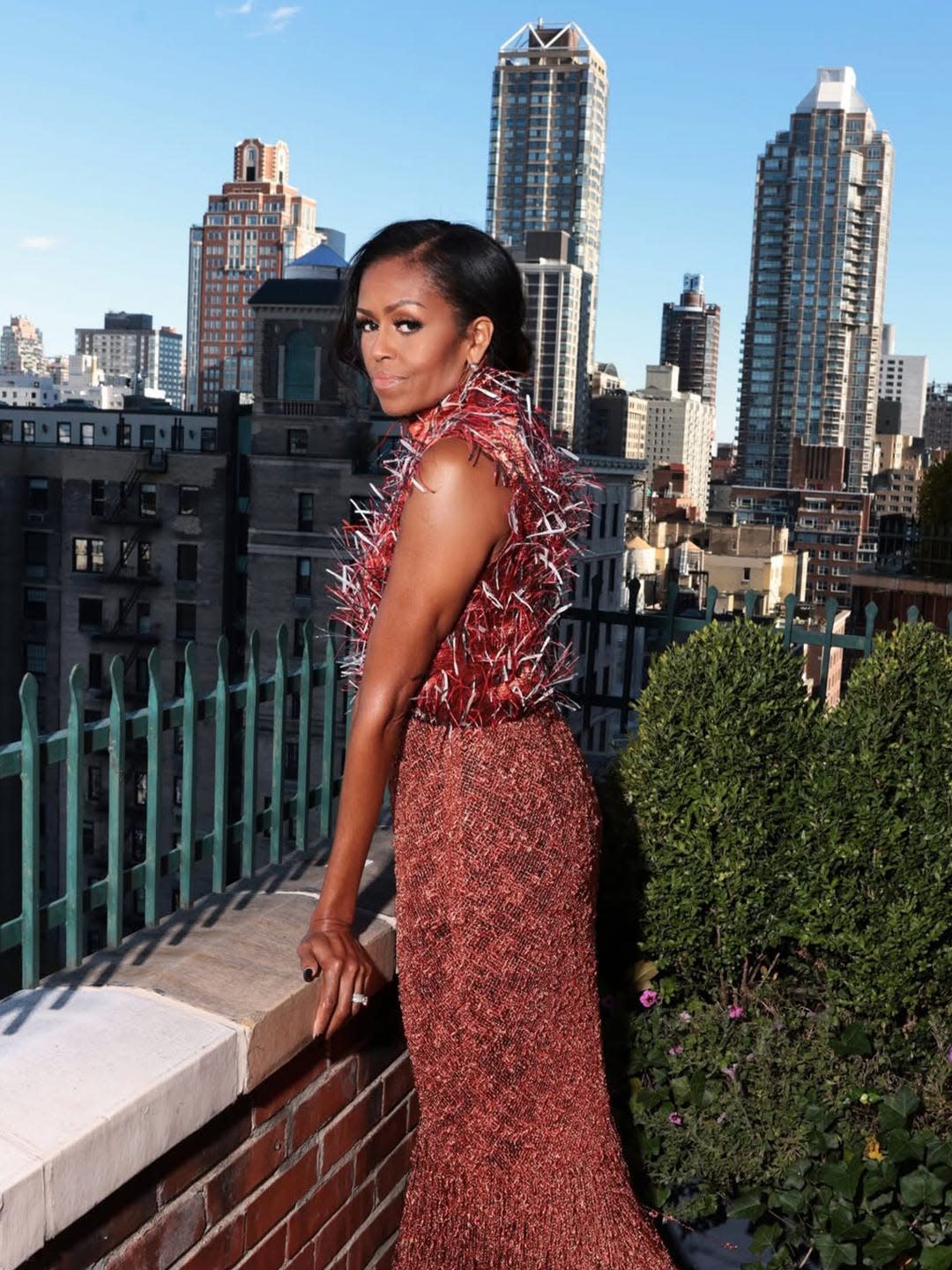 Michelle Obama Kenakan Busana Runway Koleksi Spring/Summer 2026 Saat ...